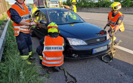 LKW gegen PKW auf der A1 - Marktgemeinde Loosdorf - Bildergalerie
