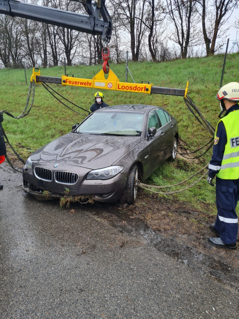 PKW Bergung auf der A1 - Marktgemeinde Loosdorf - Bildergalerie