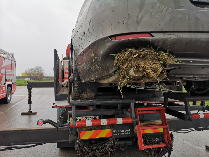 PKW Bergung auf der A1 - Marktgemeinde Loosdorf - Bildergalerie