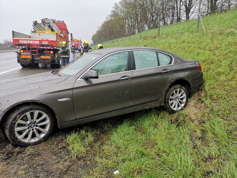 PKW Bergung auf der A1 - Marktgemeinde Loosdorf - Bildergalerie