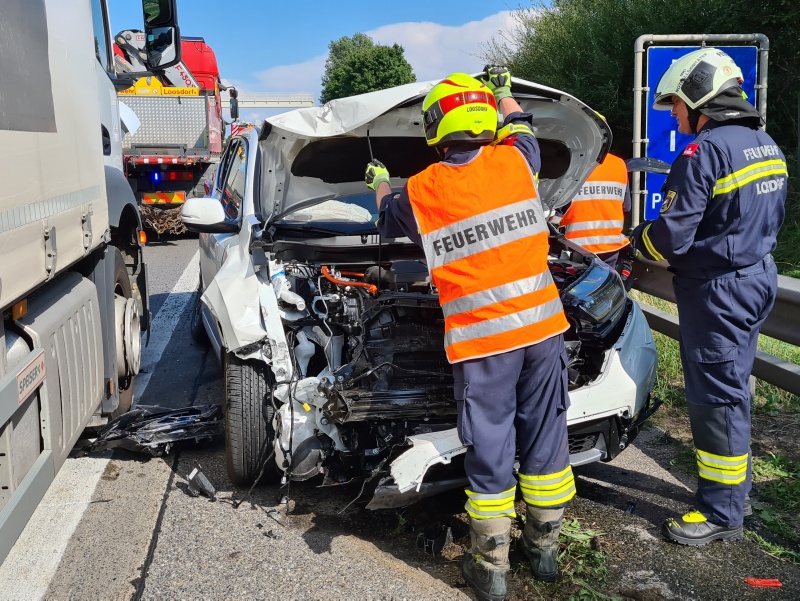 Fahrzeugberung auf der A1 - Marktgemeinde Loosdorf - Bildergalerie
