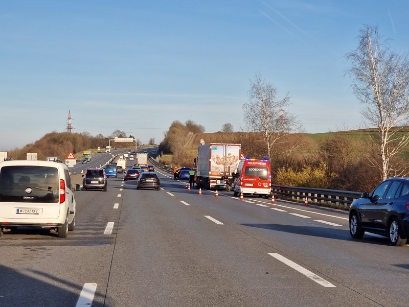 Zwei Verkehrsunfälle auf der A1 - Marktgemeinde Loosdorf - Bildergalerie