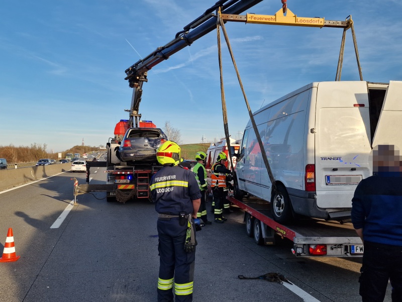 Zwei Verkehrsunfälle auf der A1 - Marktgemeinde Loosdorf - Bildergalerie