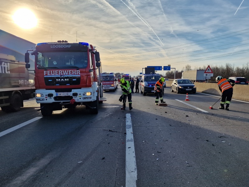 Zwei Verkehrsunfälle auf der A1 - Marktgemeinde Loosdorf - Bildergalerie