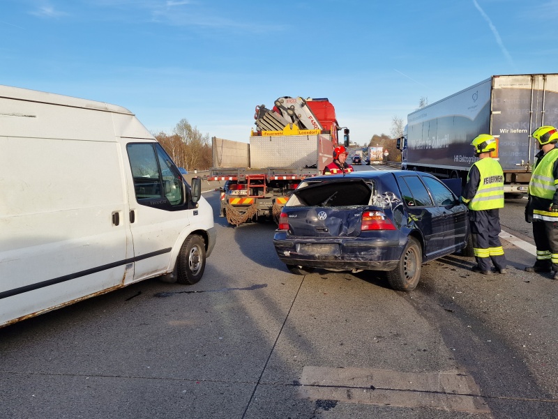Zwei Verkehrsunfälle auf der A1 - Marktgemeinde Loosdorf - Bildergalerie