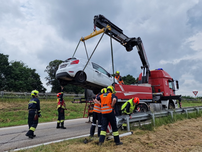 Fahrzeugbergung Auffahrt A1 - Marktgemeinde Loosdorf - Bildergalerie