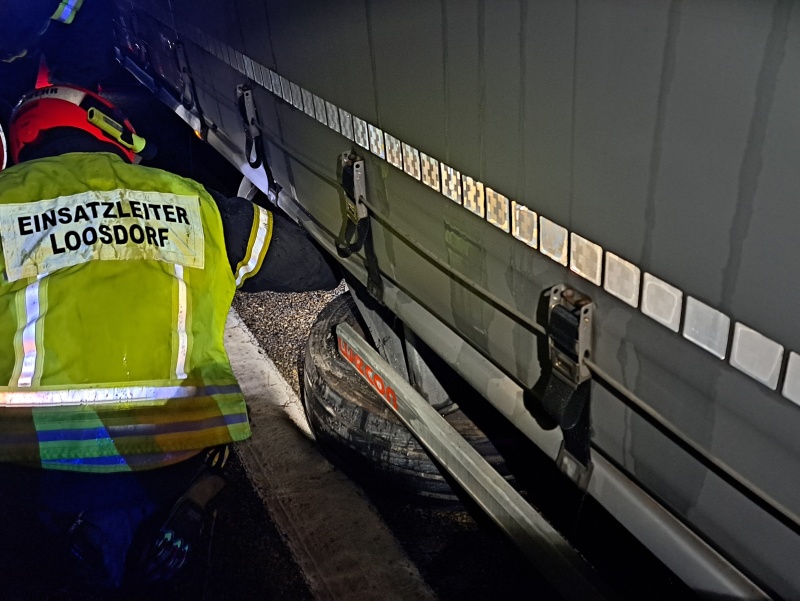 Nächtliche LKW-Bergung auf der A1 - Marktgemeinde Loosdorf - Bildergalerie