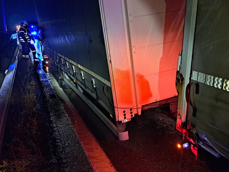 Nächtliche LKW-Bergung auf der A1 - Marktgemeinde Loosdorf - Bildergalerie
